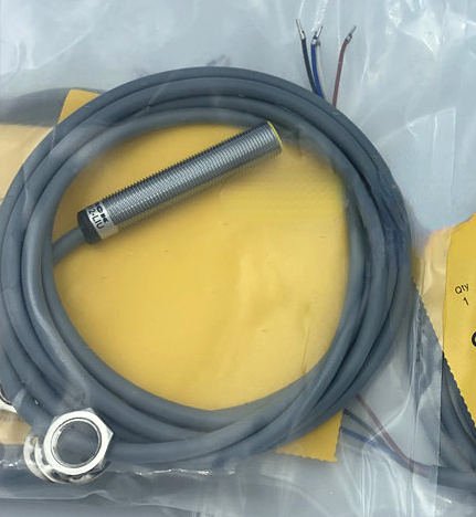 Inductive Proximity Switch Bi2-M12-LIU Four Wire Voltage and Current Analog Output