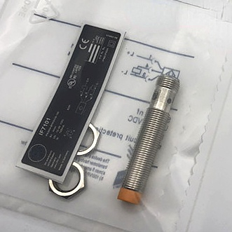 IF7101 Is Connected to Plug Type DC Three Wire PNP Normally Open 10-30VDC Inductive Proximity Switch