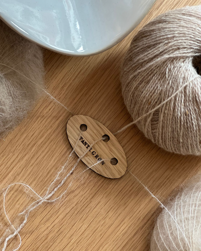 Thread Separator for Knitting and Crochet - Yarn Tangle-Free Holder