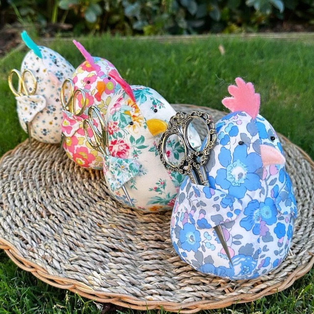 Chicken Caddy: Chicken Pincushion Softie Sewing Template & Instructions