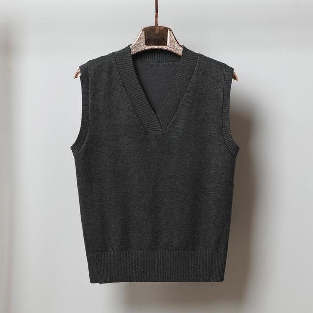 PLUS SIZE SOLID COLOR KNIT SLEEVELESS VEST