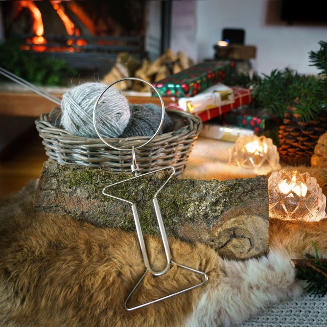 Portable Yarn Holder with Shoulder Strap and Car Moun