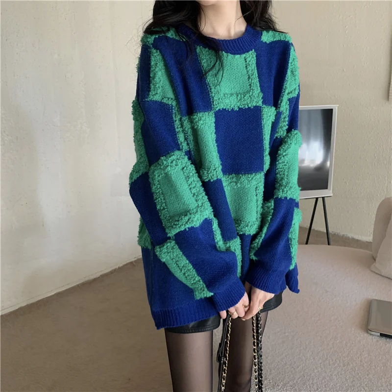 CONTRASTING CHECKERBOARD LOOSE KNIT SWEATER