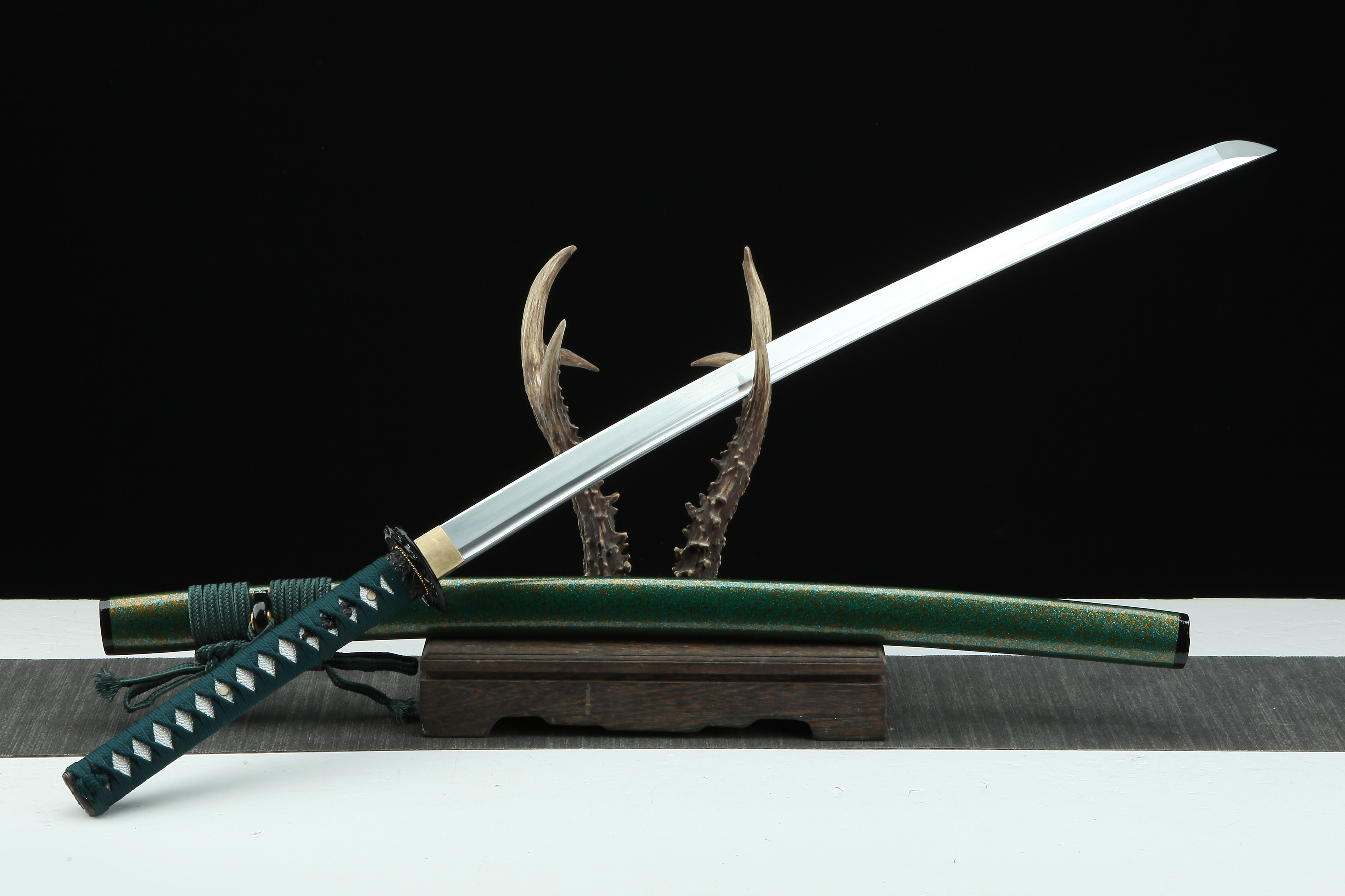 Green scabbard Samurai sword,Black engraved cutout tsuba katana,silver ...