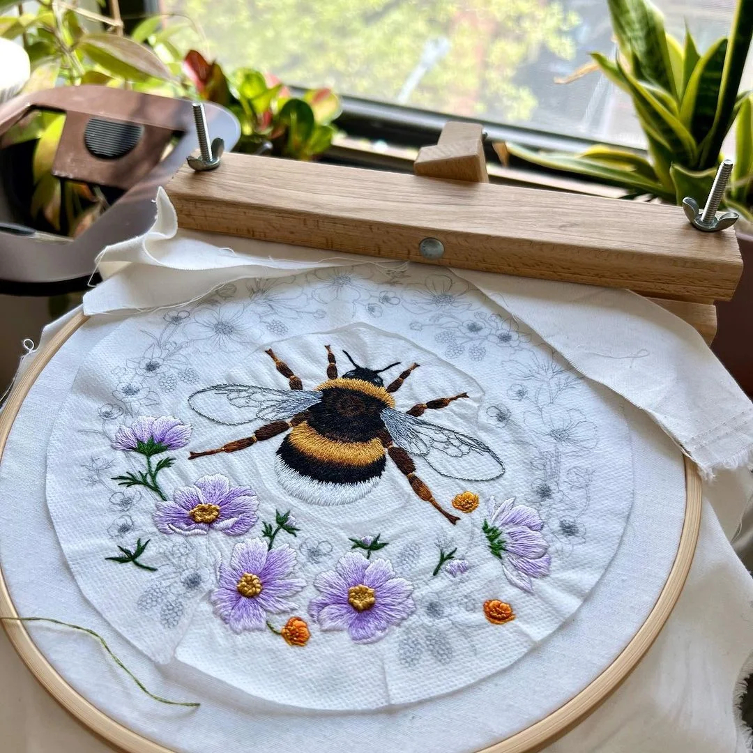 Bumble Bee in Wildflower Wreath Thread Painting Embroidery Pattern