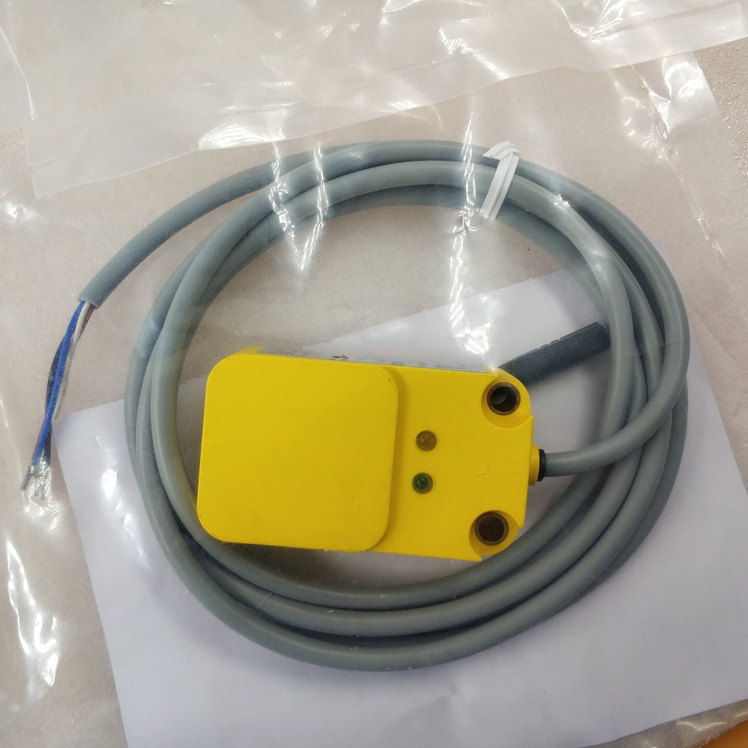 Capacitive Proximity Switches EC5525NPAP