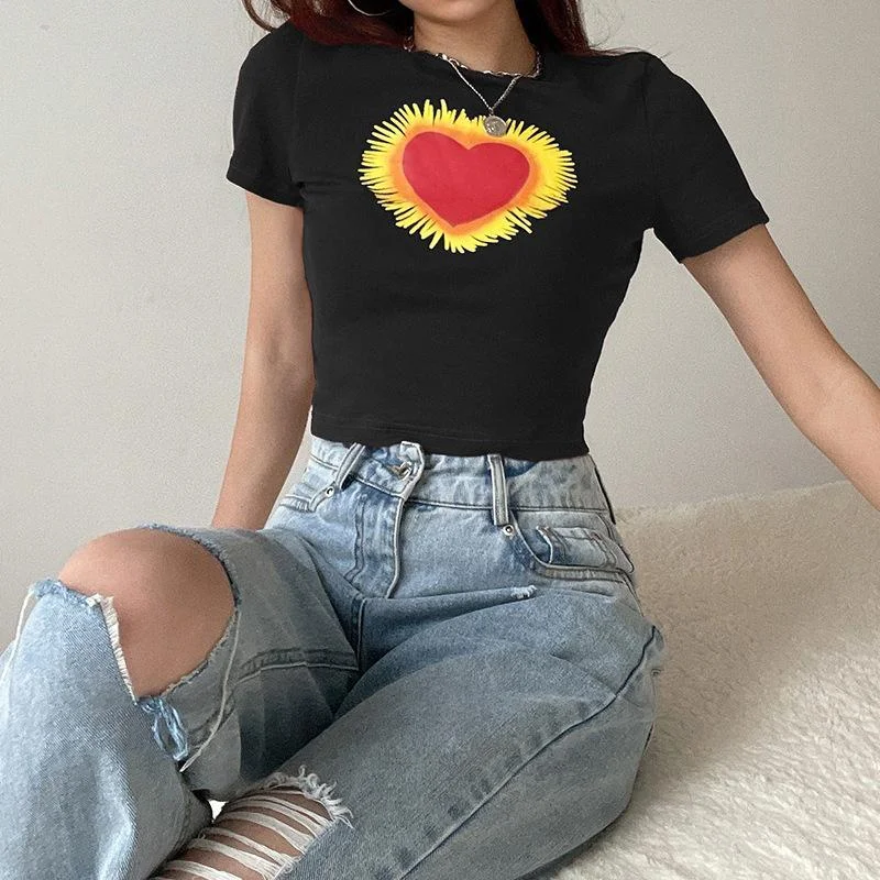 FEATURED HEART PRINT CROP TOP