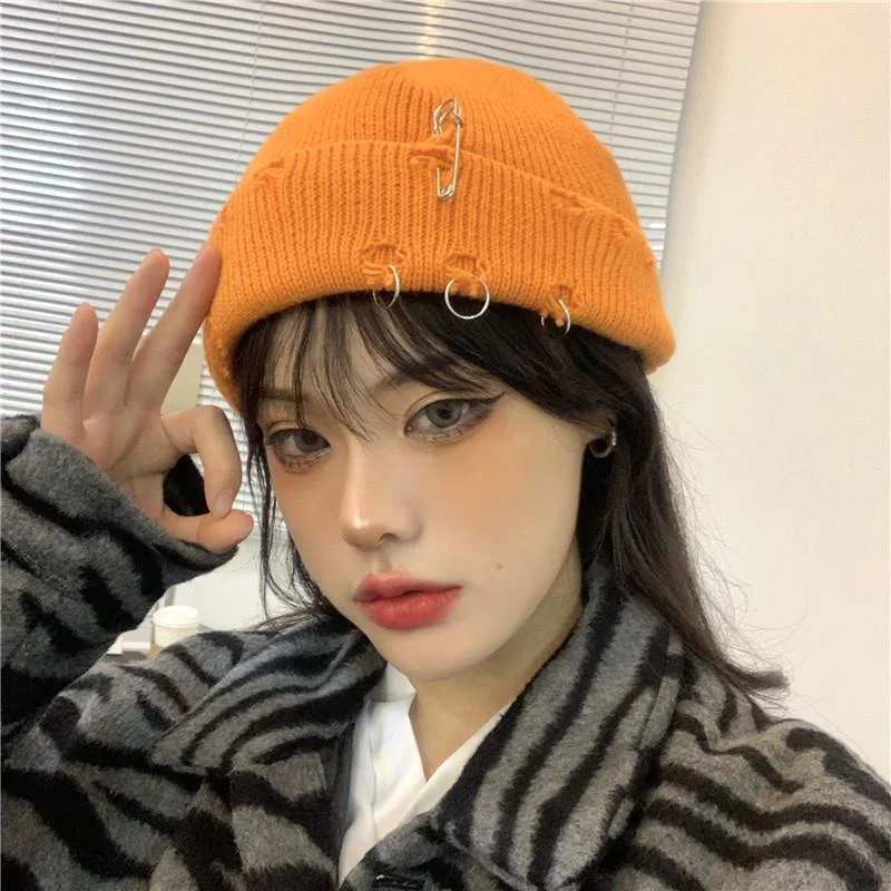 O RINGS PIN RIPPED BEANIE HAT