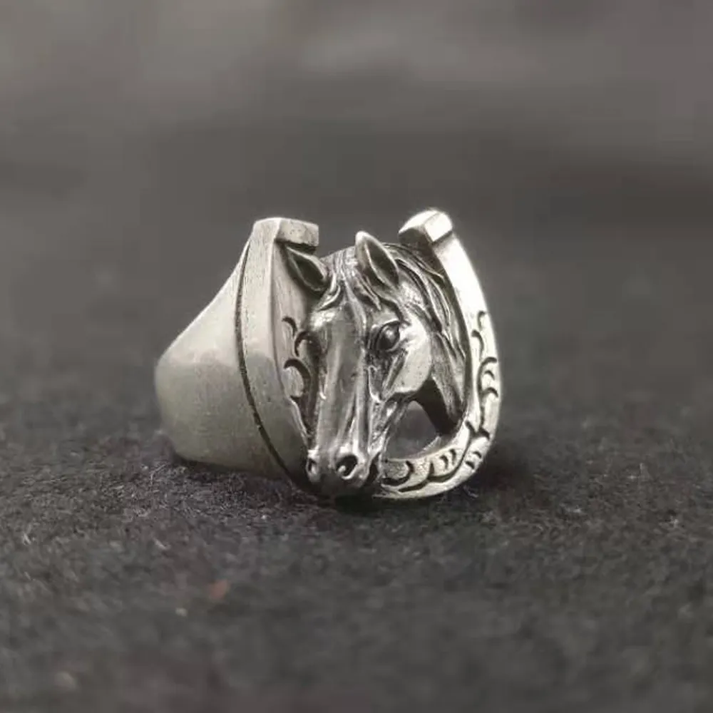 Horse head ring