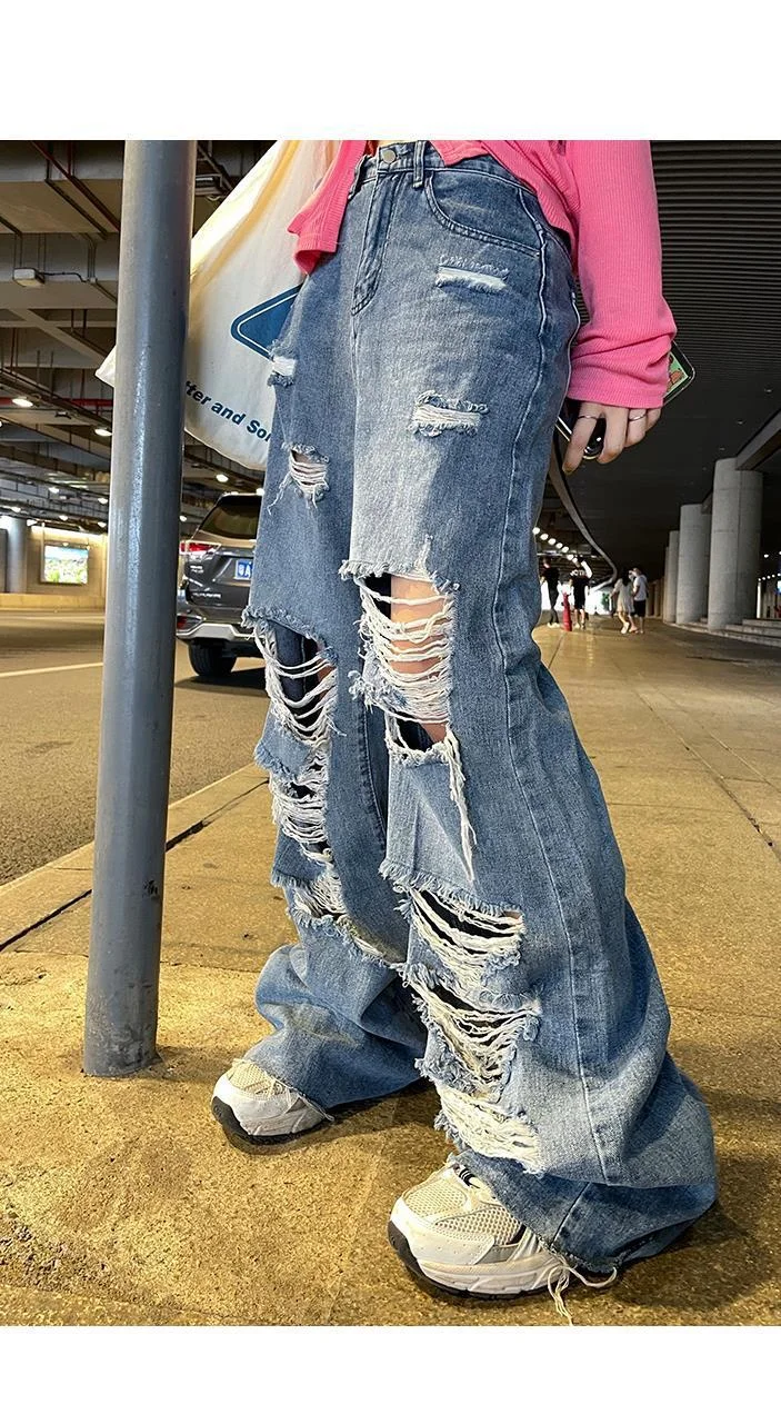 STREET SHOT BEGGAR RIPPED JEANS