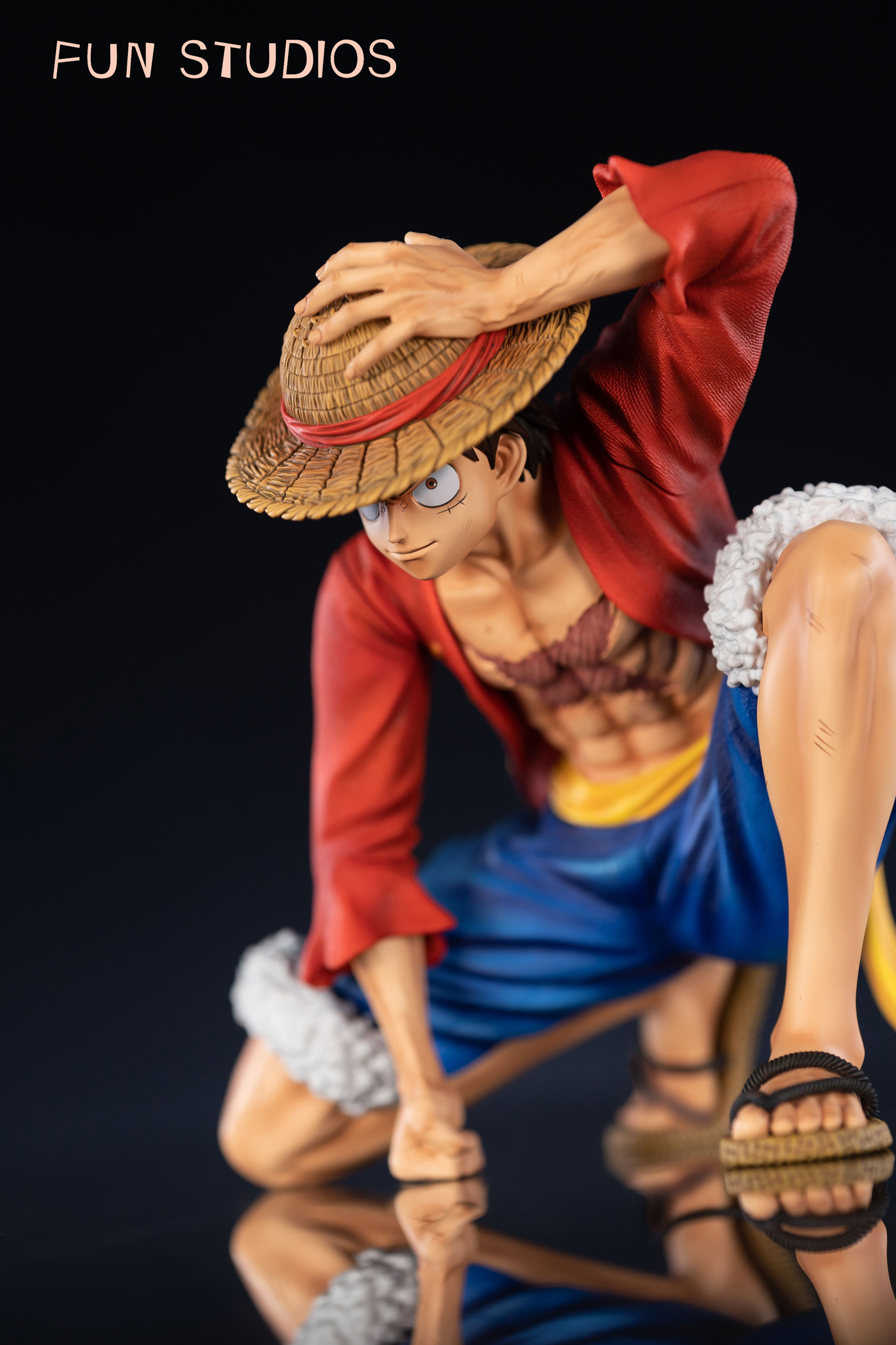 POP Scale Squatting Monkey D. Luffy - ONE PIECE Resin Statue - FUN Studios
