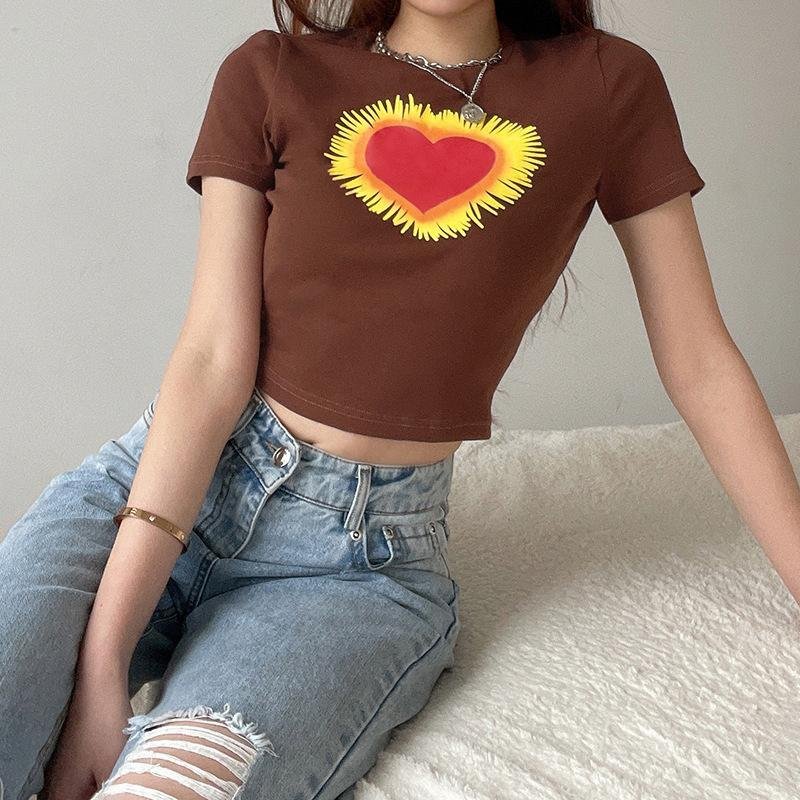 FEATURED HEART PRINT CROP TOP