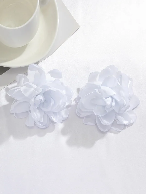 Floral Elegance: Three-Dimensional Solid Color Flower Drop Earrings