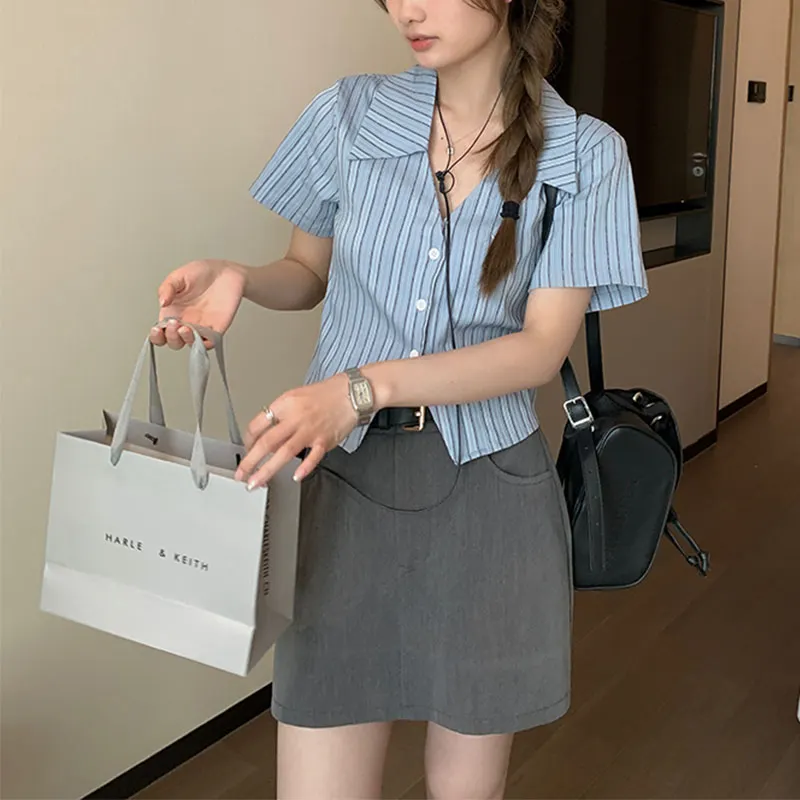 PREPPY STYLE V NECK SLIM FIT SHORT SLEEVE CROP SHIRT