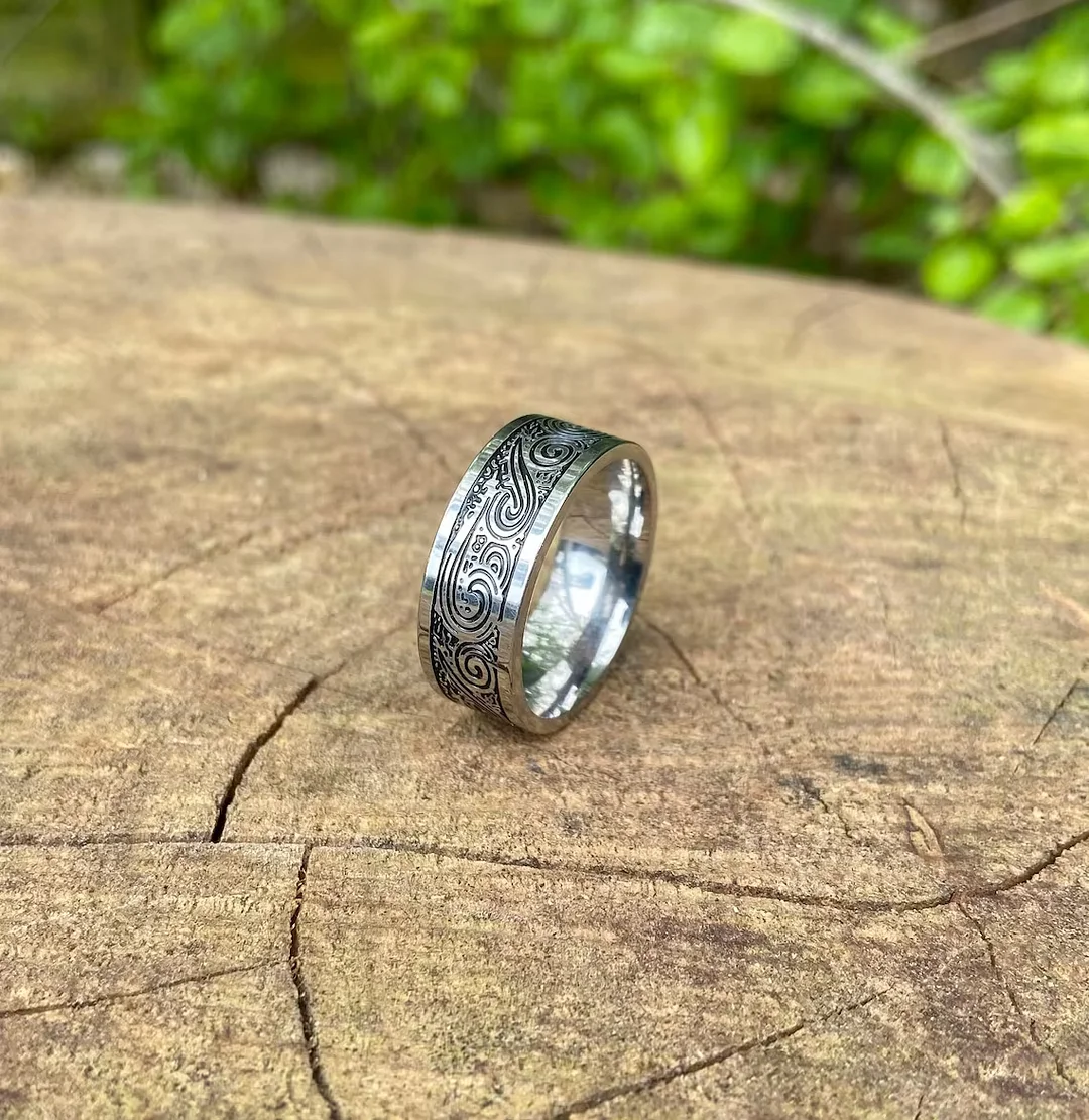 Mens Band Wave Pattern Ring