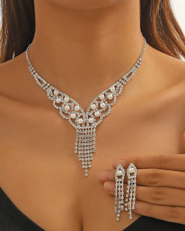 Women's Elegant and Gorgeous Accessories