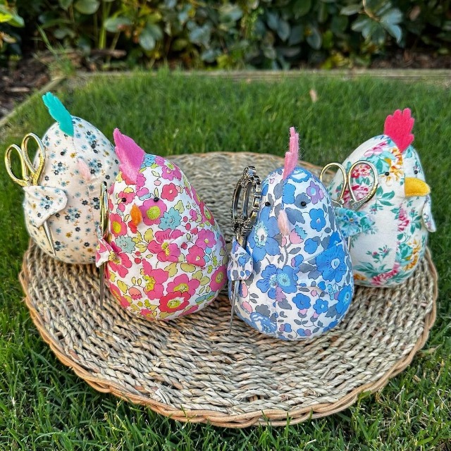 Chicken Caddy: Chicken Pincushion Softie Sewing Template & Instructions