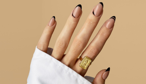 What are Classic French nail designs? Classic French nail design example