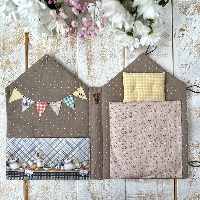 Pattern and tutorial in PDF format toy house for a doll