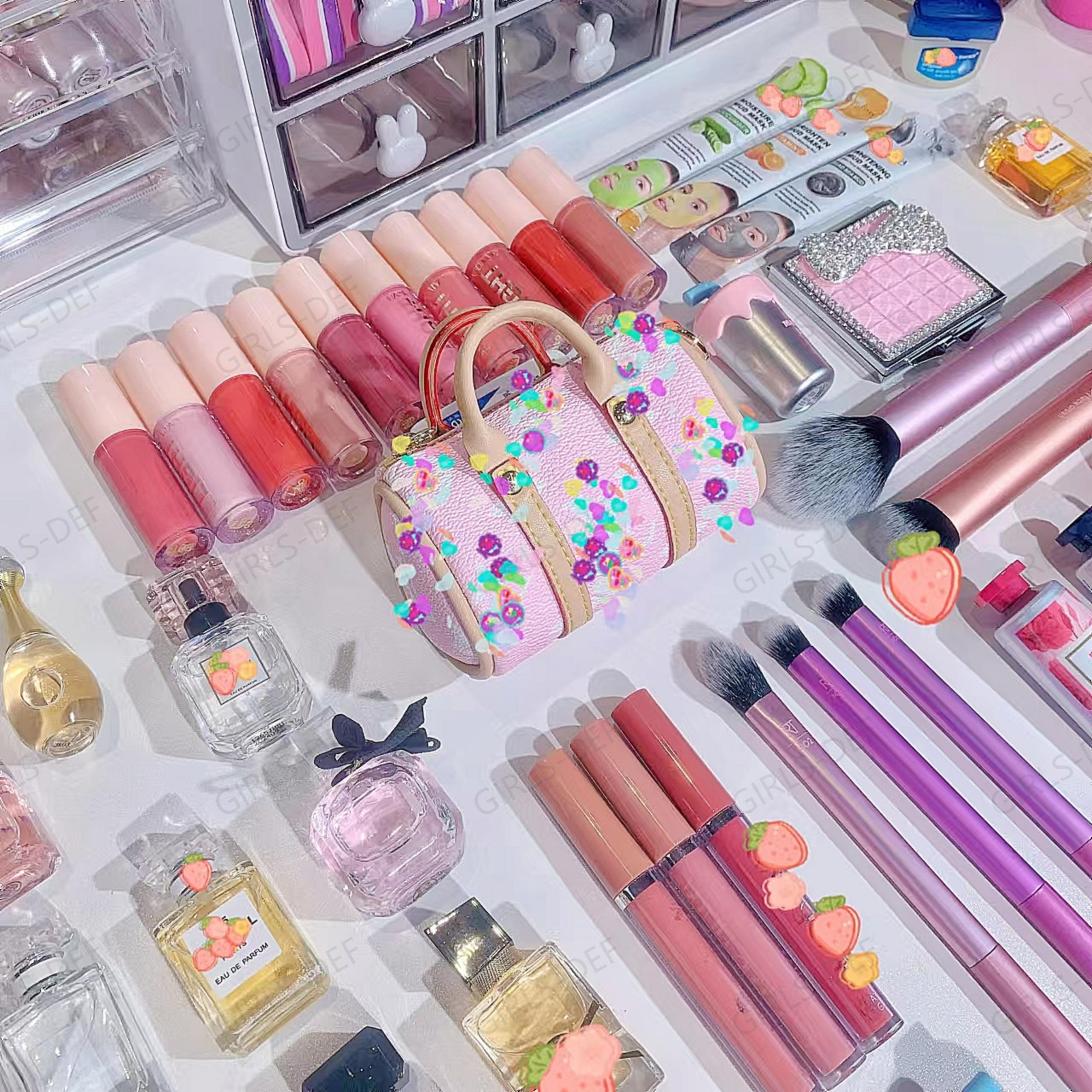 (DUFFLE) Mini designer bag and Beauty 62-IN-1 Set