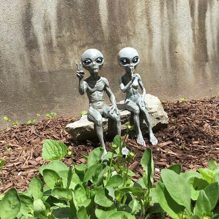 Couple Alien Garden Statues - Outdoor Yard Sculptures for Decor