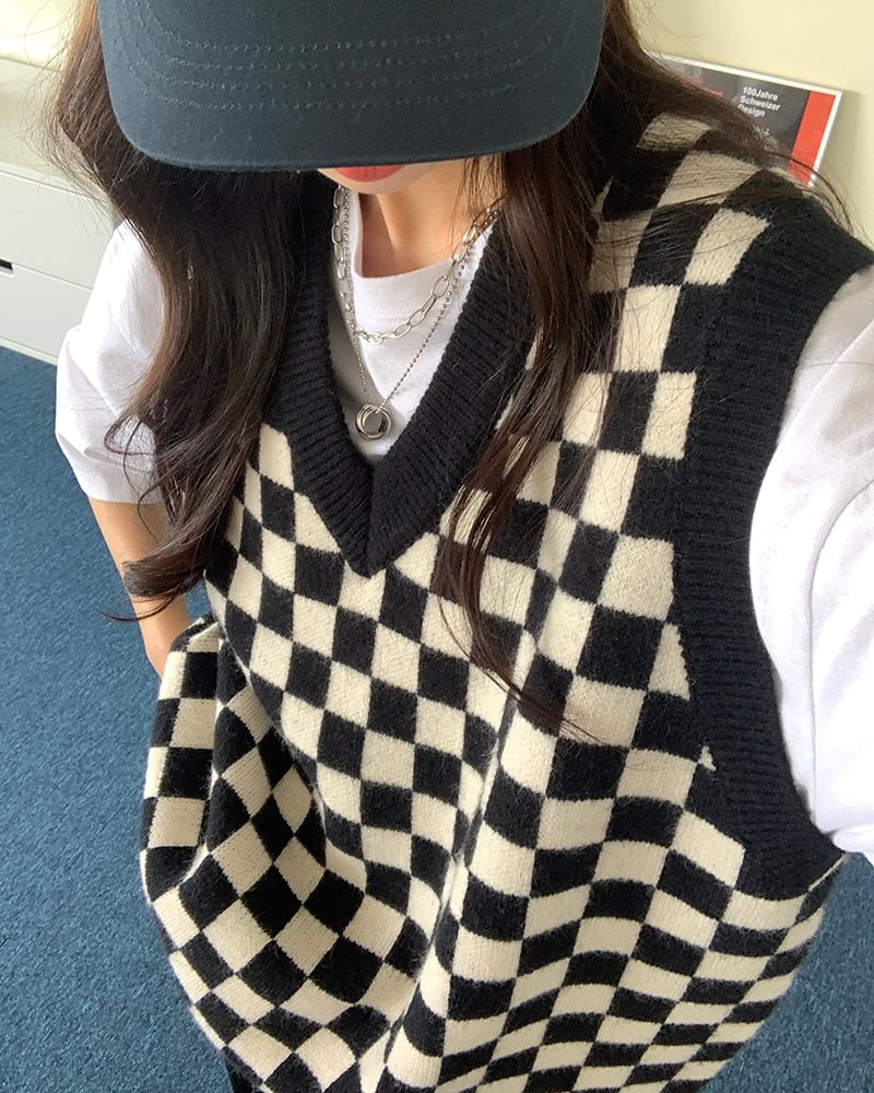 VINTAGE CHECKERBOARD SWEATER VEST