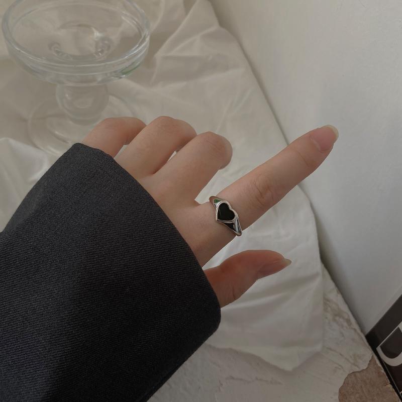 BLACK HEART OPEN RING