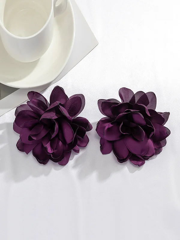 Floral Elegance: Three-Dimensional Solid Color Flower Drop Earrings
