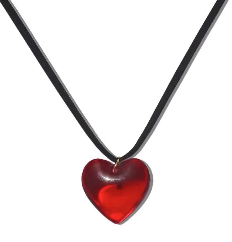 Y2K HEART SHAPED CRYSTAL PENDANT NECKLACE