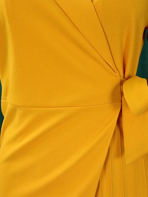 Elegant Harmony: V-Neck Mini Dresses with Three-Quarter Sleeves ...