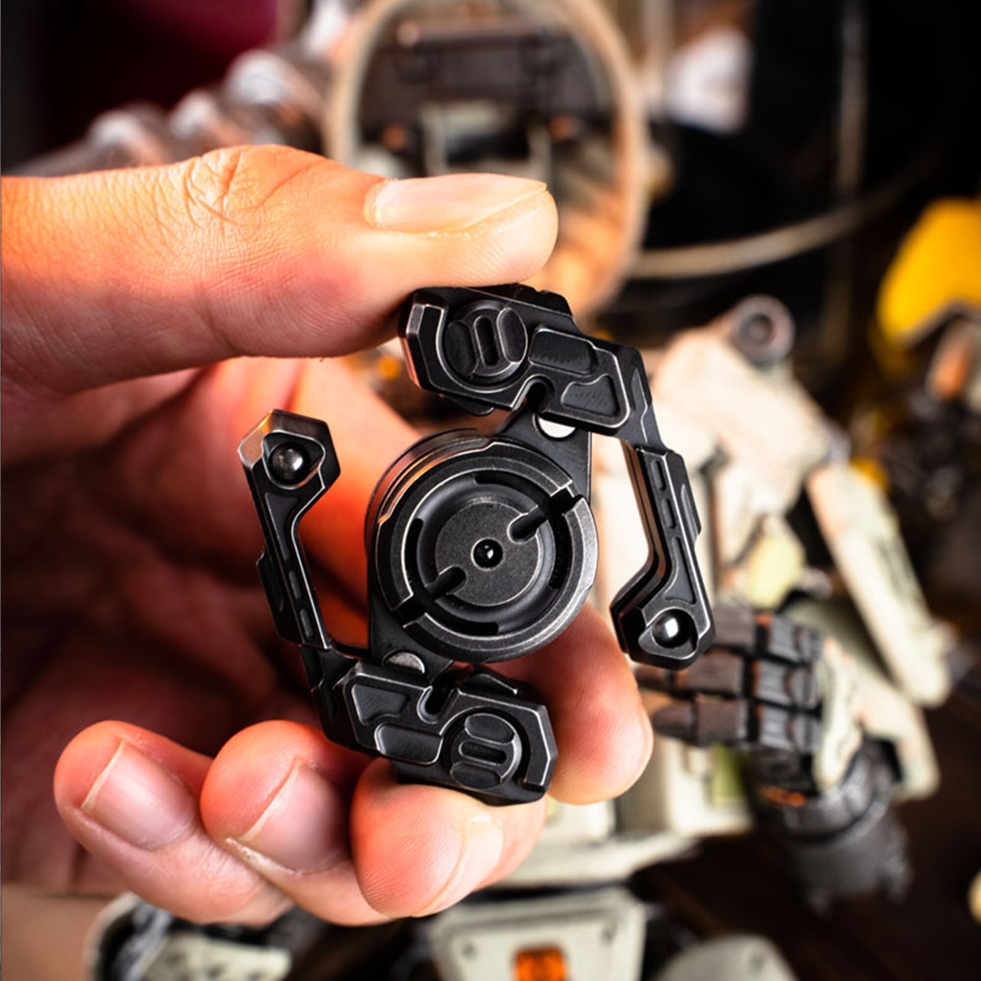 Mackie Studio Titanium Fidget Toy Finger Spinner Decompression Toys EDC ...