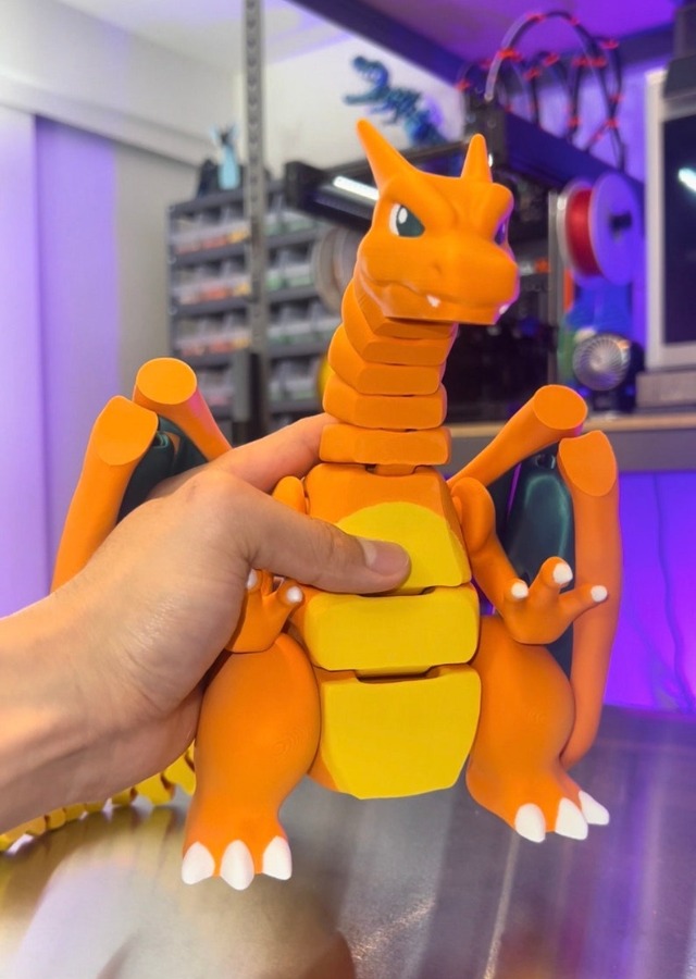 Articulated Flexi Charizard Figurine