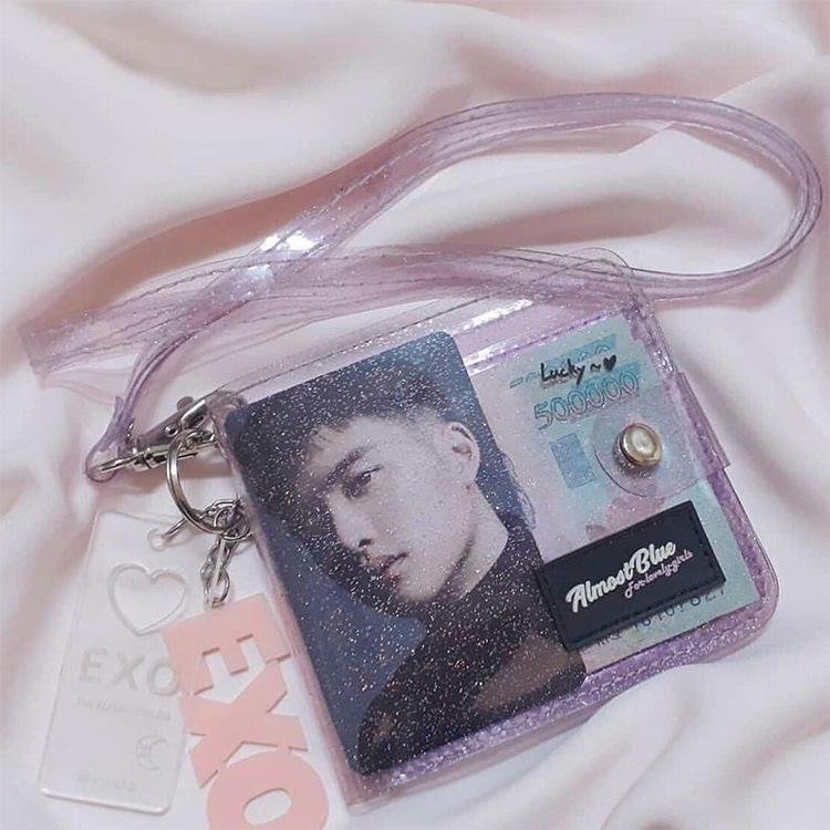 TRANSPARENT FOLDED ID CARD HOLDER