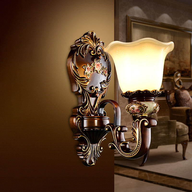 Rustic Resin Wall Light with Scalloped Design and Curved Arm - 1/2