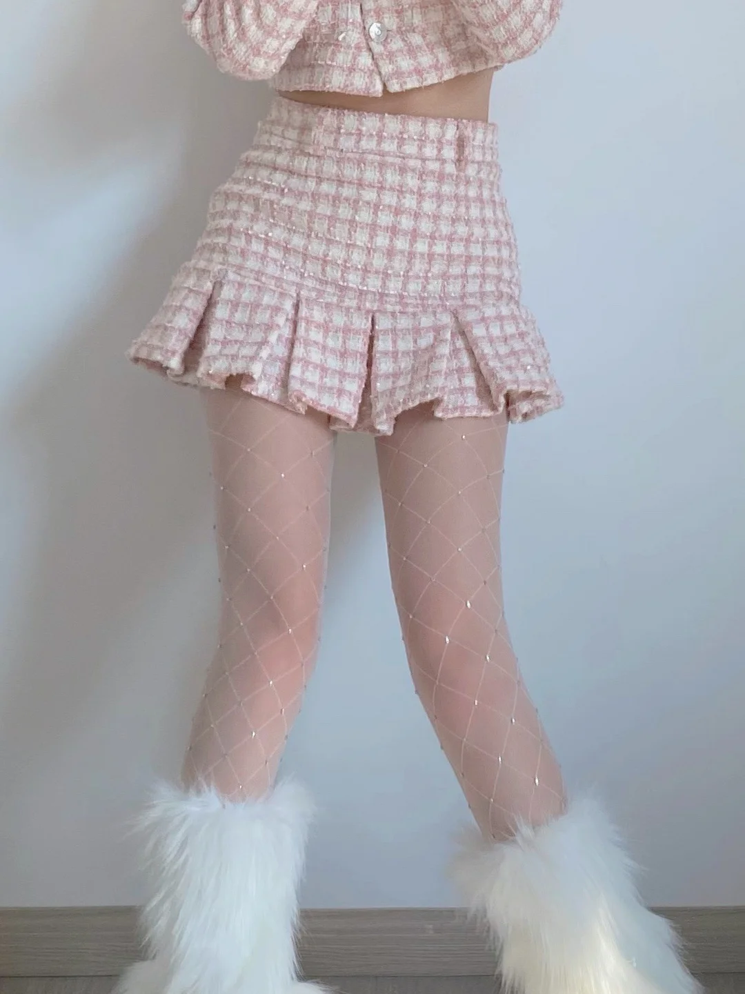 WHITE FLASH DIAMOND FISHNET STOCKINGS