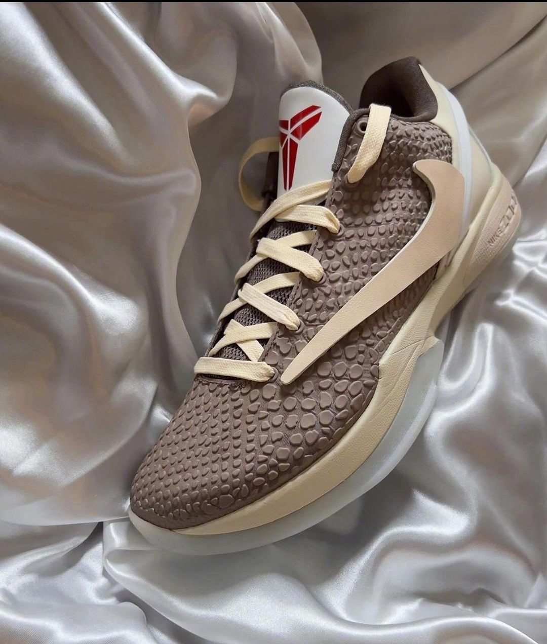 KOBE VI PROTRO TS REVERSE MOCHA