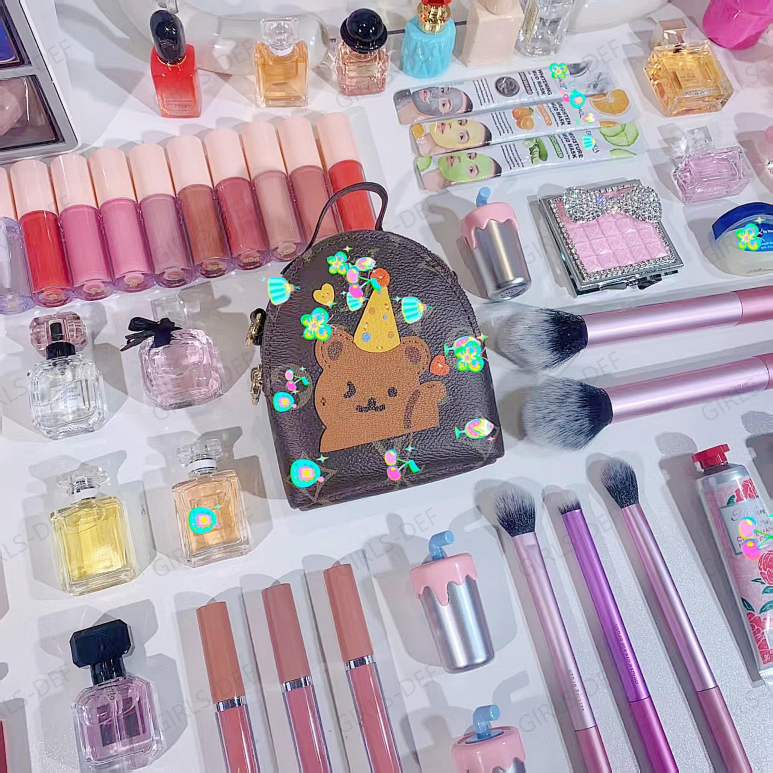 (BEAR) Mini designer bag and Beauty 62-IN-1 Set