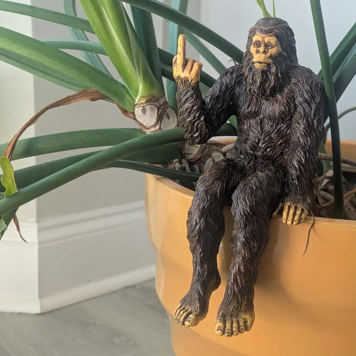 Bigfoot Peace Figurine Statue – Humorous Resin Home Decor Knickknack ...