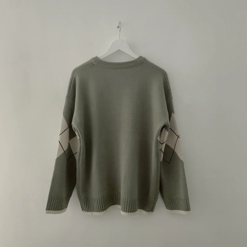 CONTRASTING DIAMOND KNIT PULLOVER SWEATER