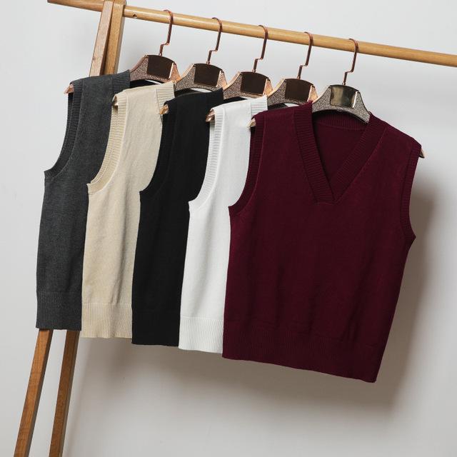 PLUS SIZE SOLID COLOR KNIT SLEEVELESS VEST