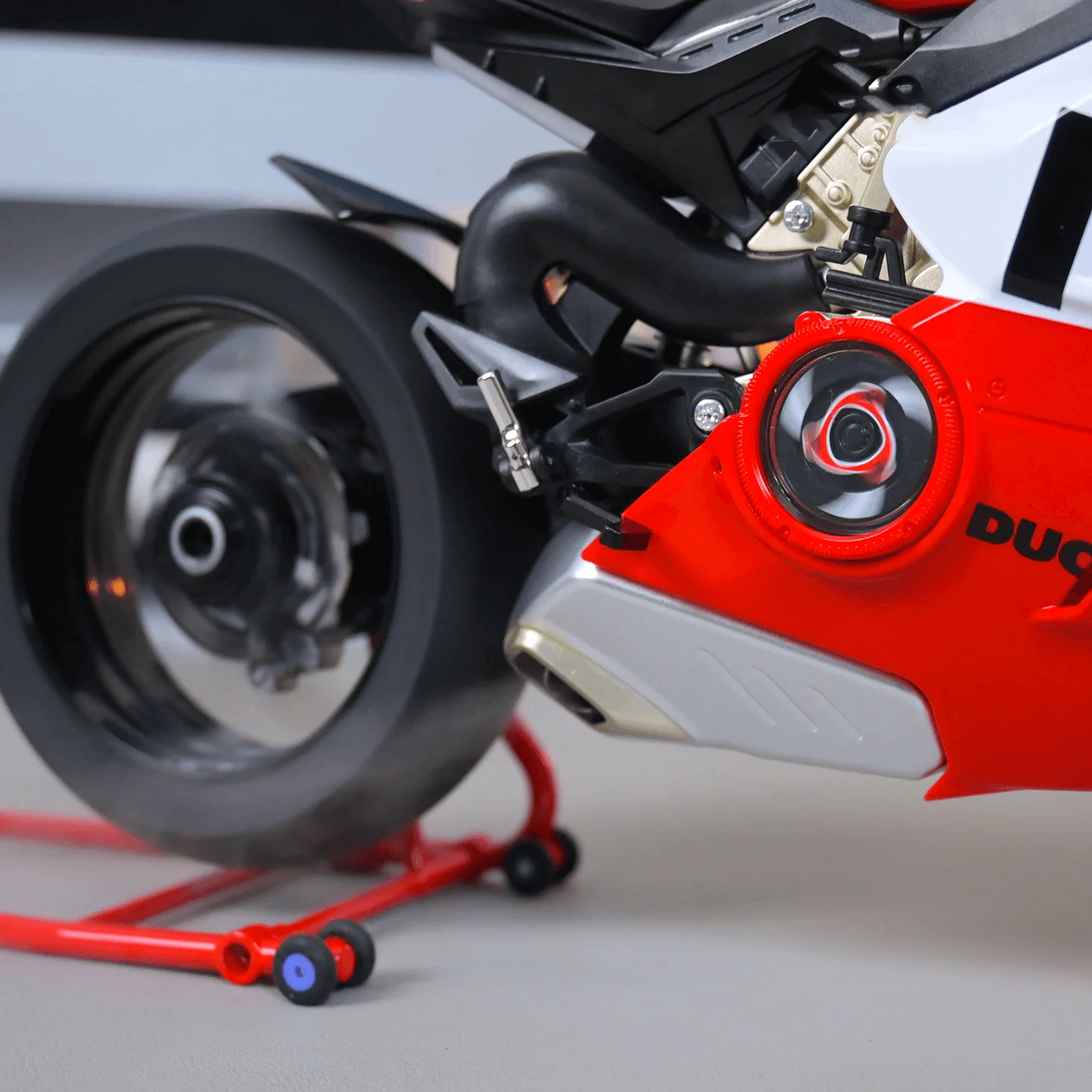 1:6 Scale Premium Sport Motorcycle Model