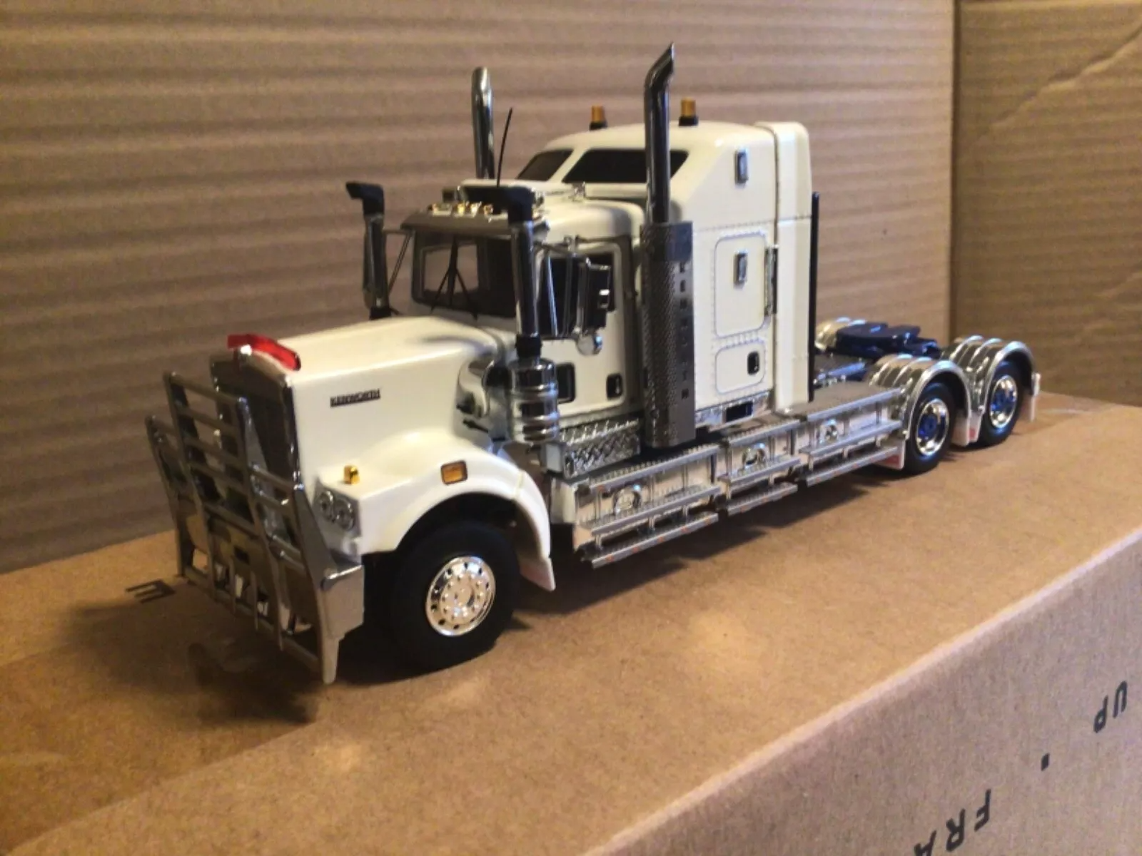 1:24 Scale Die-Cast Model Tractor Metal Toy Car Replica Collection Pre ...