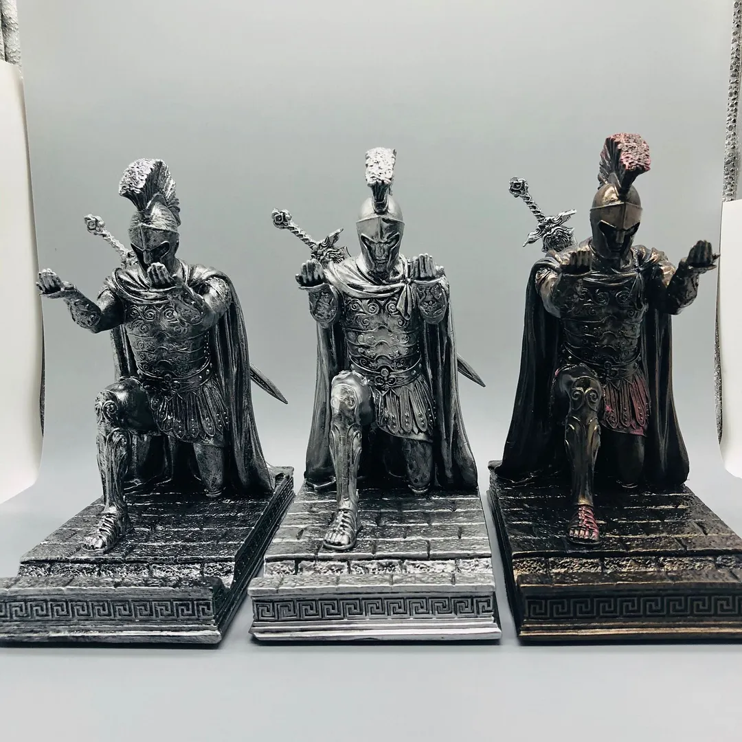 Greece commander statue desk decoration pen holder