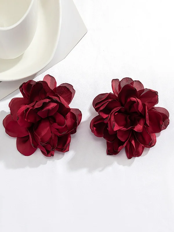 Floral Elegance: Three-Dimensional Solid Color Flower Drop Earrings