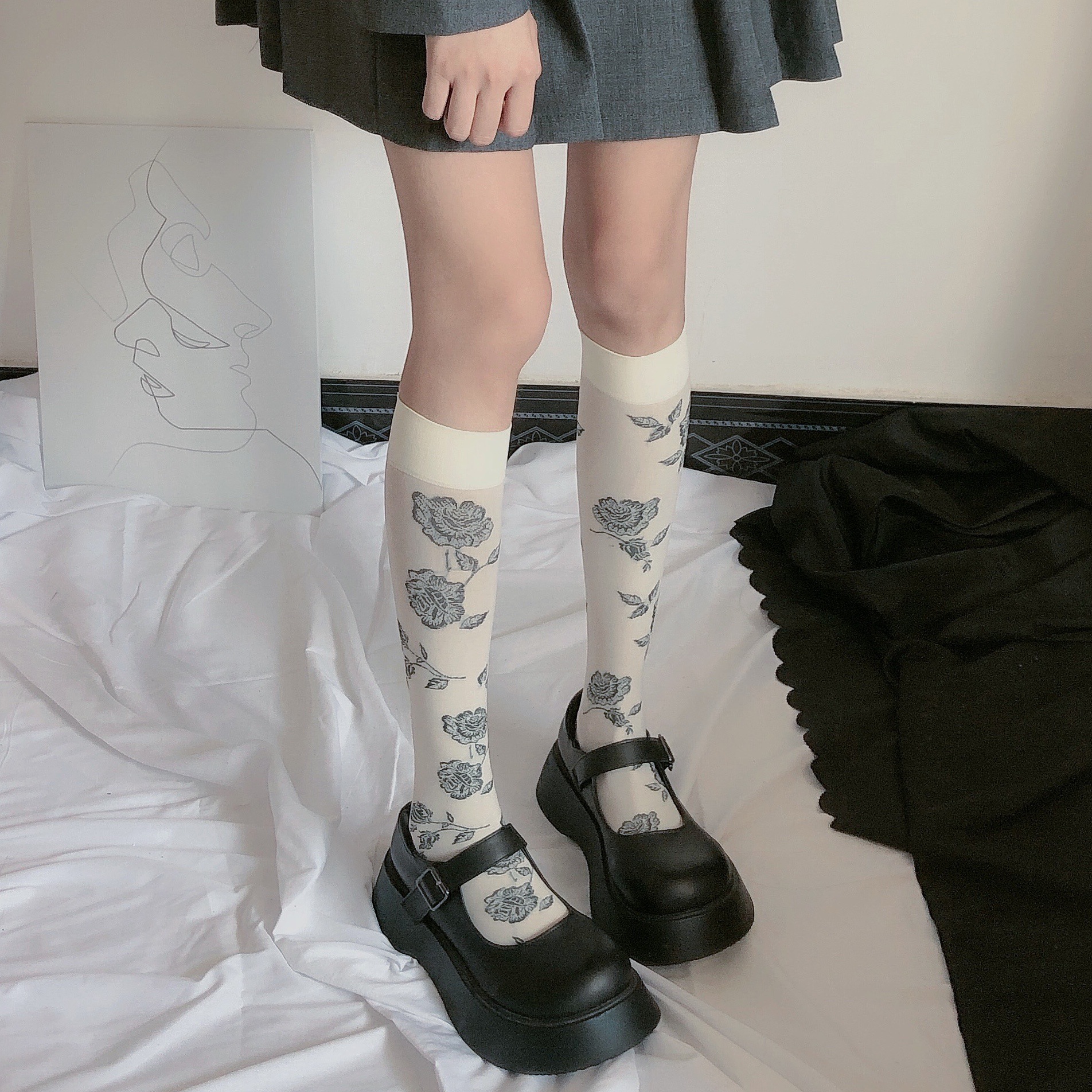 Y2K ROSES CALF SOCKS