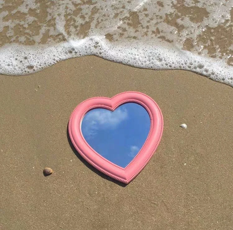 HEART SHAPED MAKEUP MIRROR