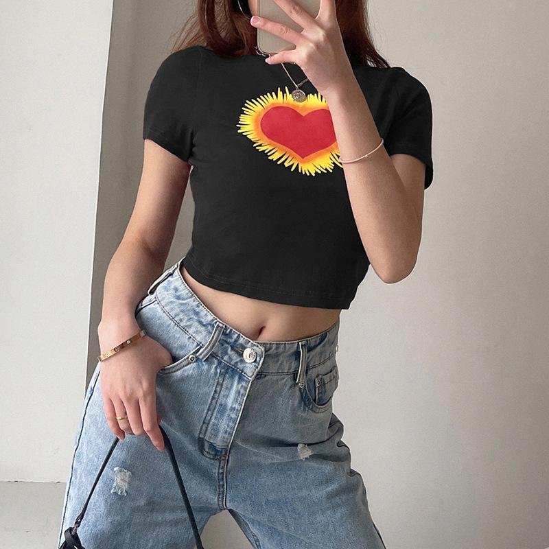 FEATURED HEART PRINT CROP TOP