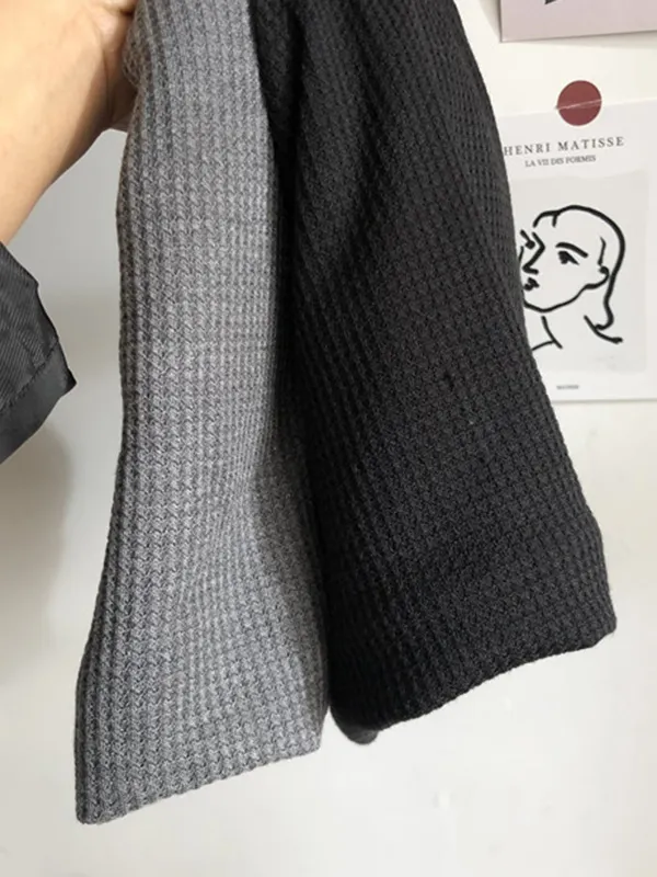 Simple Normcore Knitted Hat for a Classic Look