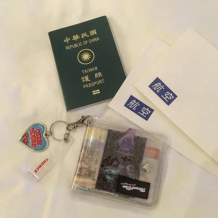 TRANSPARENT FOLDED ID CARD HOLDER