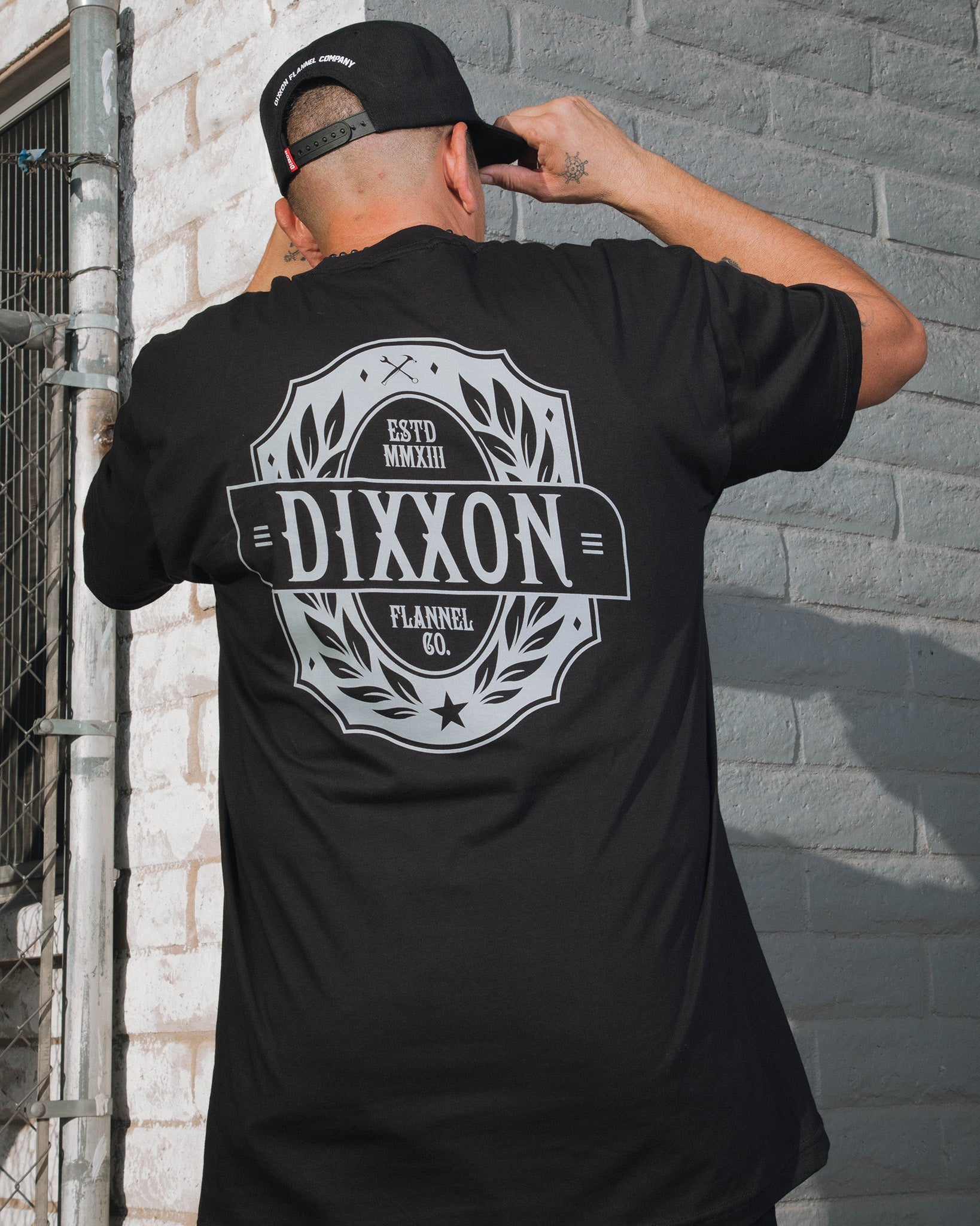 Established Crest T-Shirt - Black